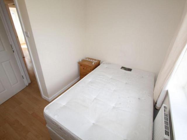 For Rent 6 Bedroom Shared Living/roommate London London DLS90559824