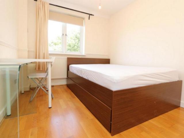 For Rent 6 Bedroom Shared Living/roommate London London DLS90559874
