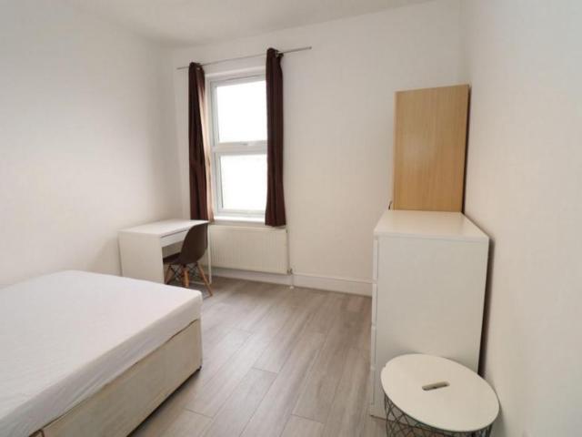 For Rent 6 Bedroom Shared Living/roommate London London DLS90559884