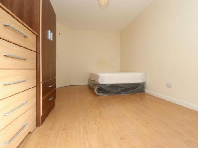 For Rent 6 Bedroom Shared Living/roommate London London DLS90559886