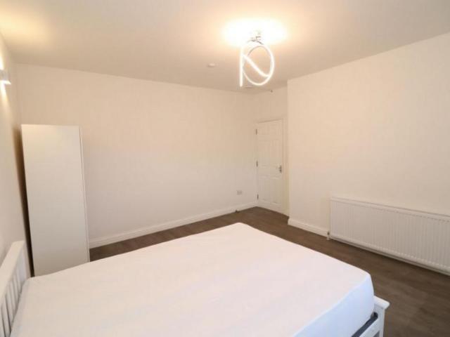 For Rent 6 Bedroom Shared Living/roommate London London DLS90559973