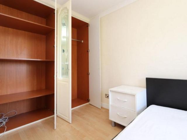 For Rent 6 Bedroom Shared Living/roommate London London DLS90559268
