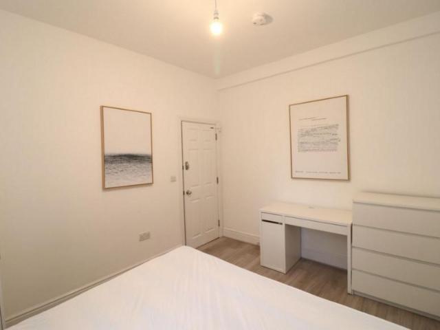 For Rent 6 Bedroom Shared Living/roommate London London DLS90559277