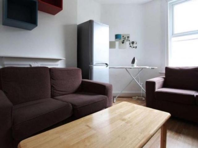 For Rent 6 Bedroom Shared Living/roommate London London DLS90559341