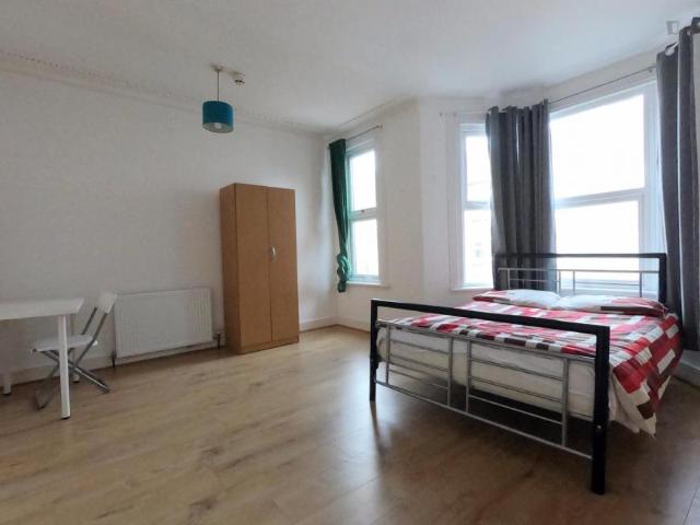 For Rent 6 Bedroom Shared Living/roommate London London DLS90560453