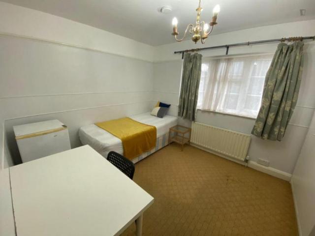 For Rent 6 Bedroom Shared Living/roommate London London DLS90560714