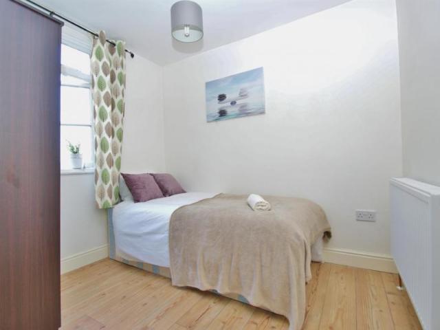 For Rent 6 Bedroom Shared Living/roommate London London DLS90562109