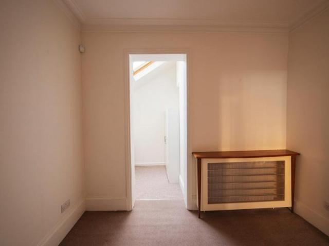 For Rent 6 Bedroom Shared Living/roommate London London DLS90563456