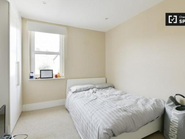For Rent 6 Bedroom Shared Living/roommate London London DLS97679749