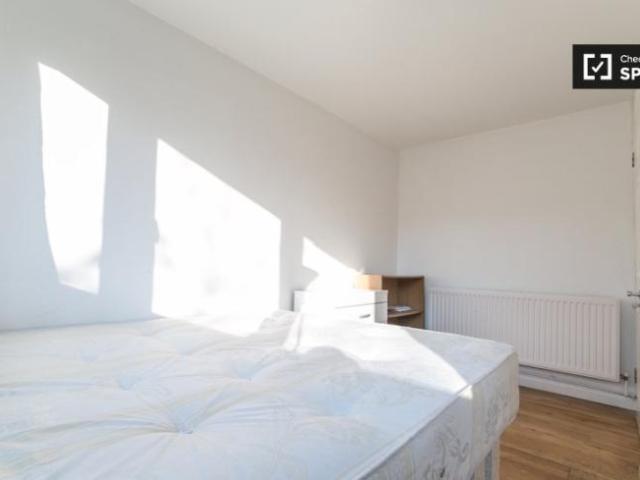 For Rent 6 Bedroom Shared Living/roommate London London DLS99725029