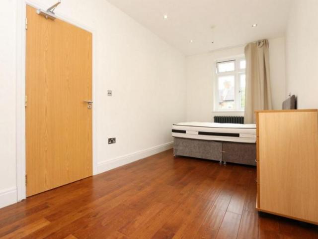 For Rent 6 Bedroom Shared Living/roommate London London DS90559262
