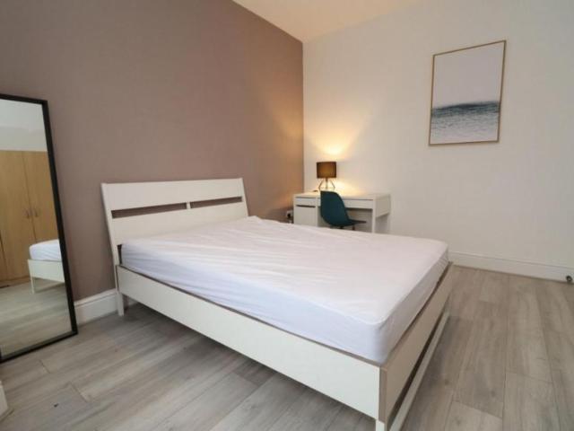 For Rent 6 Bedroom Shared Living/roommate London London DS90559281