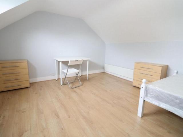 For Rent 6 Bedroom Shared Living/roommate London London DS90559304