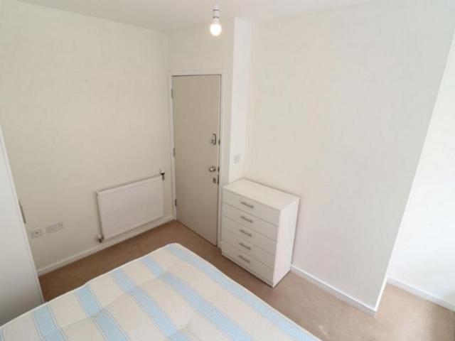 For Rent 6 Bedroom Shared Living/roommate London London DS90559440