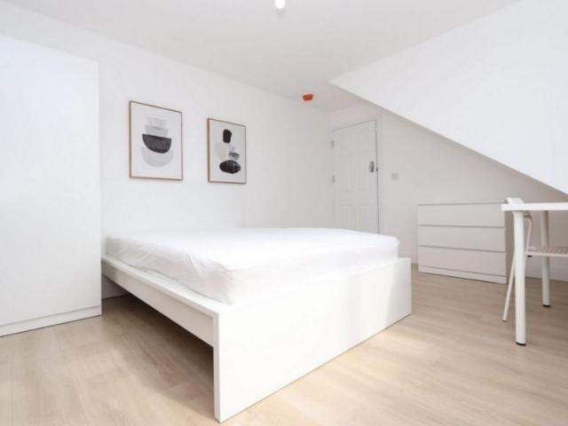 For Rent 6 Bedroom Shared Living/roommate London London DS90559649