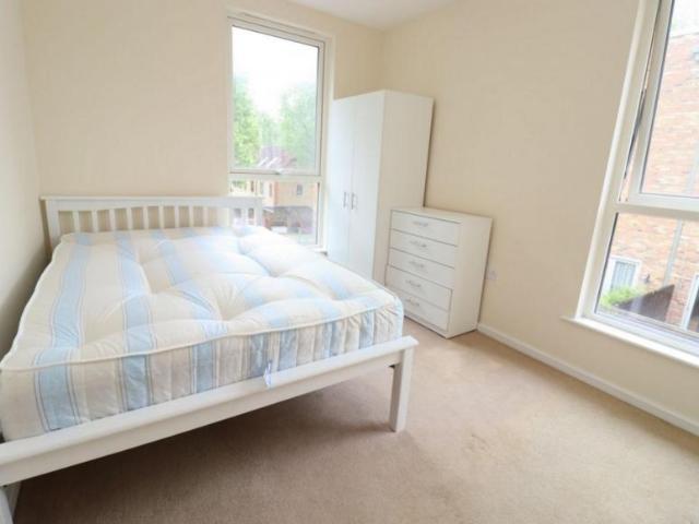 For Rent 6 Bedroom Shared Living/roommate London London DS90559659
