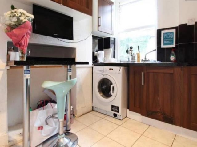 For Rent 6 Bedroom Shared Living/roommate London London DS90559669