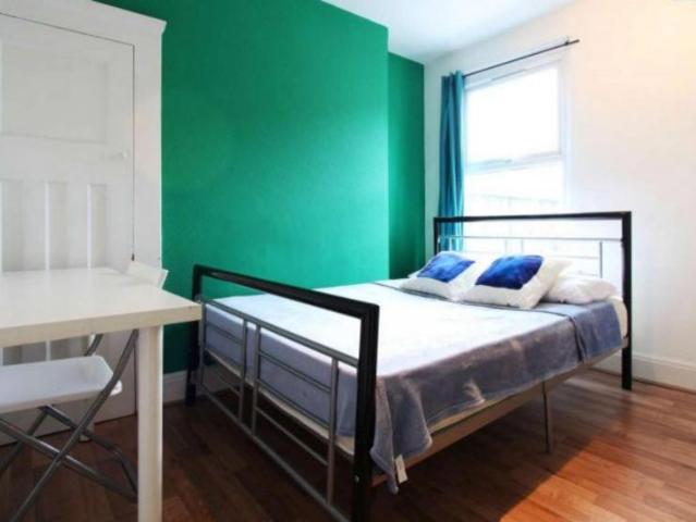 For Rent 6 Bedroom Shared Living/roommate London London DS90559671