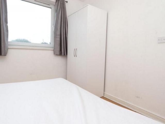 For Rent 6 Bedroom Shared Living/roommate London London DS90559628
