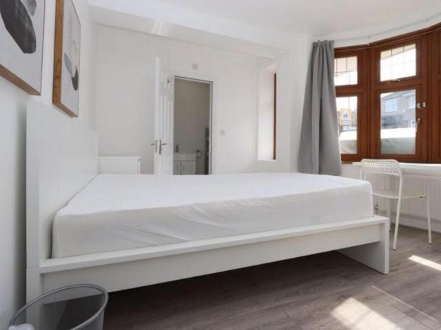 For Rent 6 Bedroom Shared Living/roommate London London DS90559767