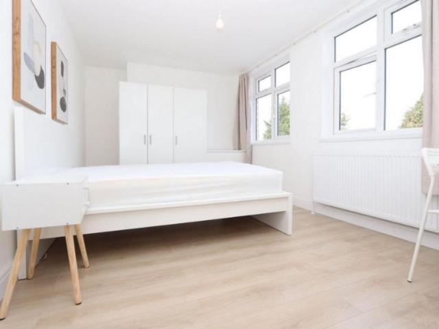 For Rent 6 Bedroom Shared Living/roommate London London DS90559768