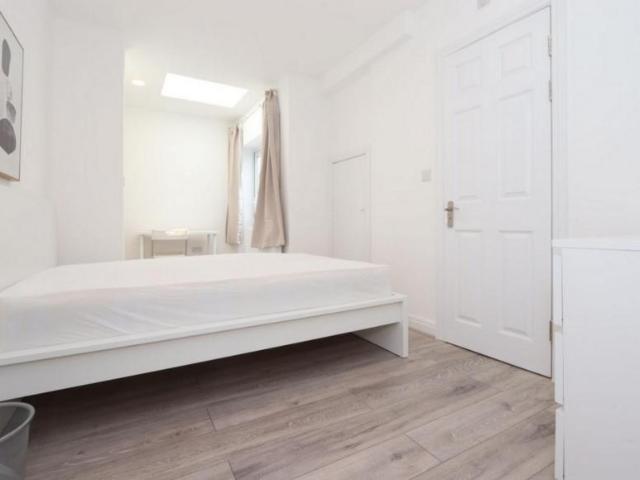 For Rent 6 Bedroom Shared Living/roommate London London DS90559769