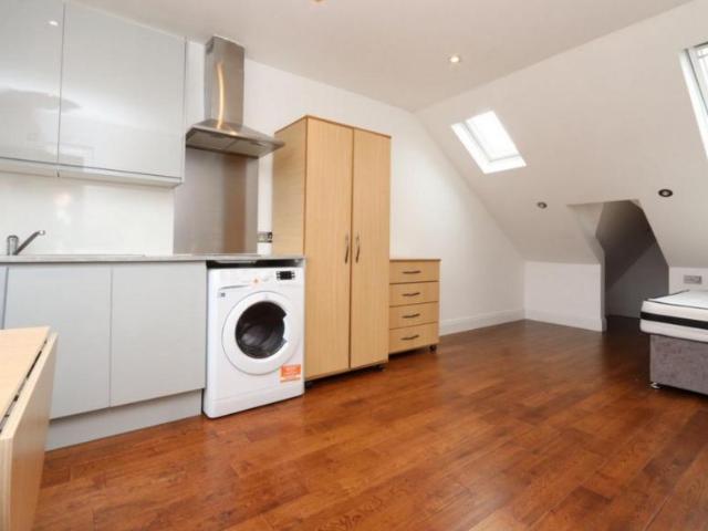 For Rent 6 Bedroom Shared Living/roommate London London DS90559857