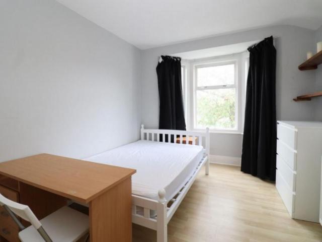 For Rent 6 Bedroom Shared Living/roommate London London DS90559816