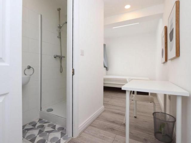 For Rent 6 Bedroom Shared Living/roommate London London DS90559834