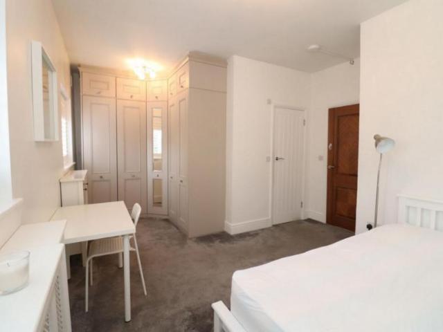 For Rent 6 Bedroom Shared Living/roommate London London DS90559980