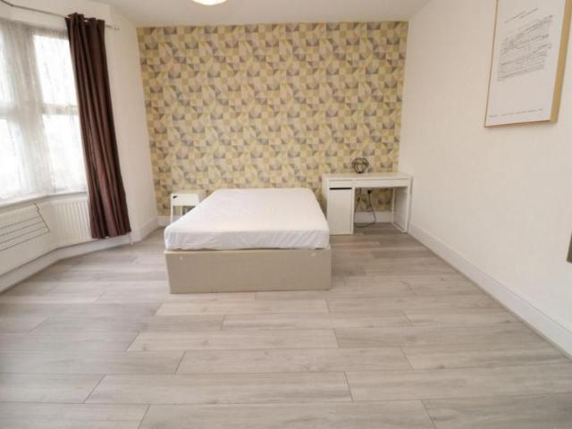 For Rent 6 Bedroom Shared Living/roommate London London DS90559924