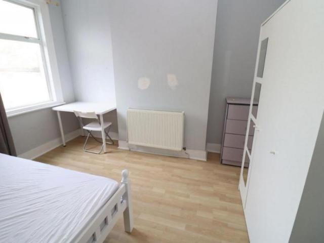 For Rent 6 Bedroom Shared Living/roommate London London DS90560064