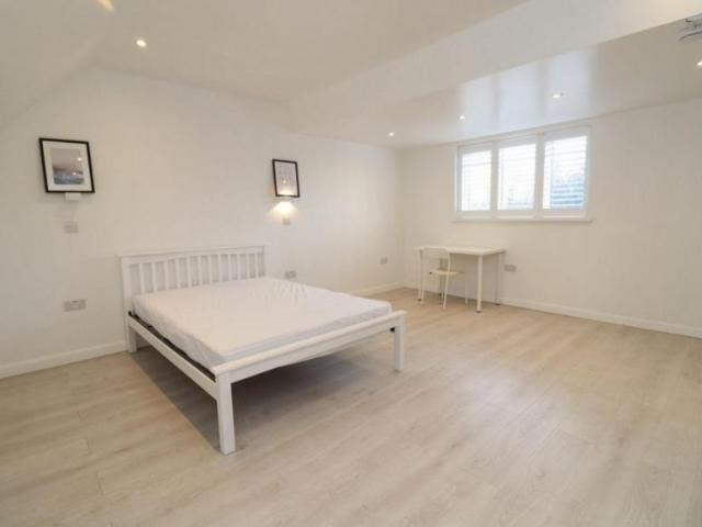 For Rent 6 Bedroom Shared Living/roommate London London DS90560242