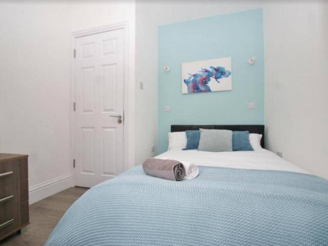 For Rent 6 Bedroom Shared Living/roommate London London DS90562147