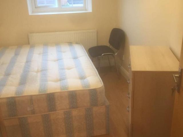 For Rent 6 Bedroom Shared Living/roommate London London DS90562159
