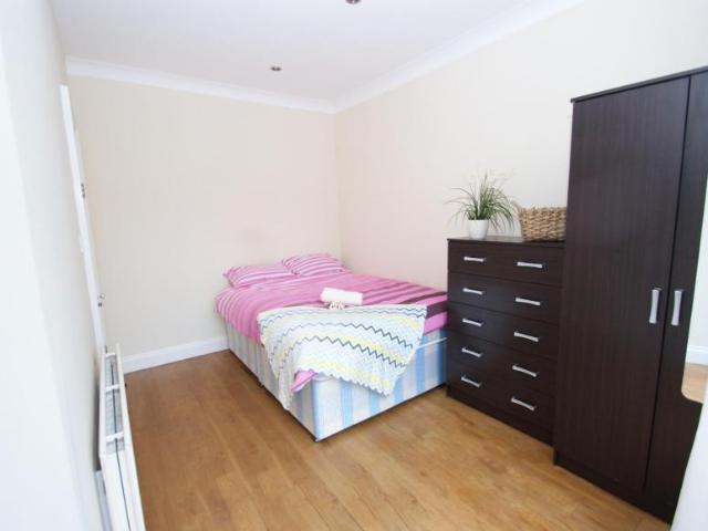 For Rent 6 Bedroom Shared Living/roommate London London DS90562114