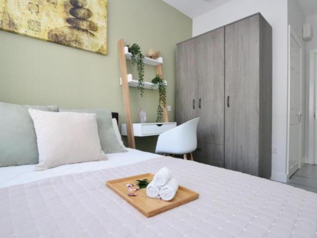 For Rent 6 Bedroom Shared Living/roommate London London DS90562270