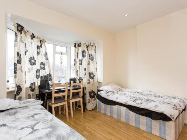 For Rent 6 Bedroom Shared Living/roommate London London DS90562390