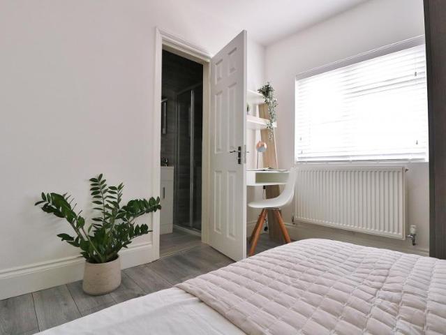 For Rent 6 Bedroom Shared Living/roommate London London DS90562398