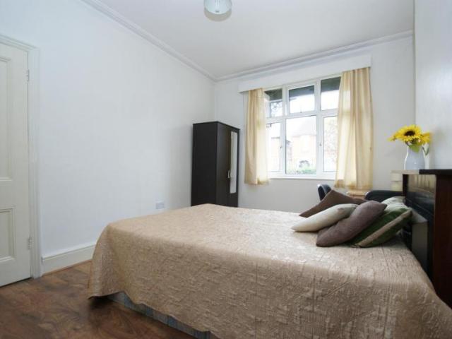For Rent 6 Bedroom Shared Living/roommate London London DS90562327