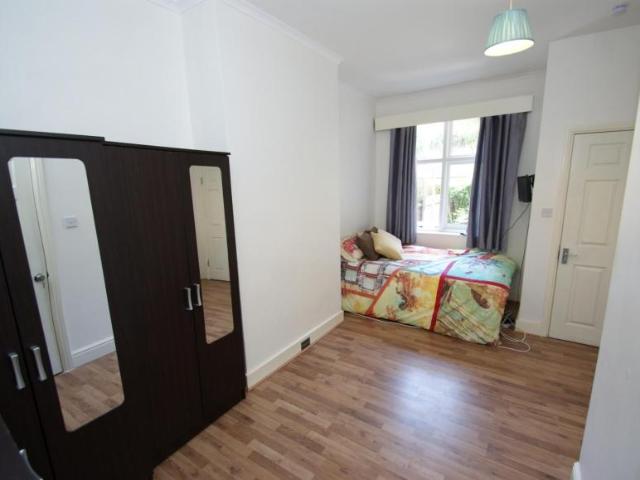 For Rent 6 Bedroom Shared Living/roommate London London DS90562457