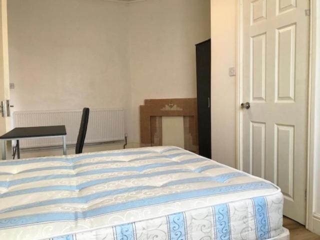 For Rent 6 Bedroom Shared Living/roommate London London DS90562438