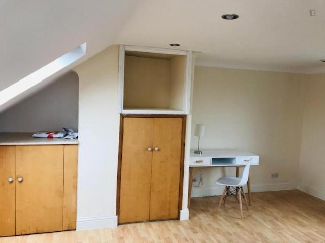 For Rent 6 Bedroom Shared Living/roommate London London DS90562439