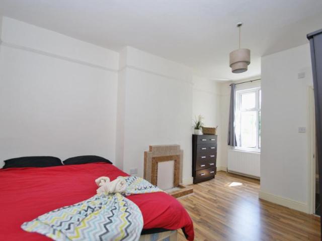 For Rent 6 Bedroom Shared Living/roommate London London DS90562508