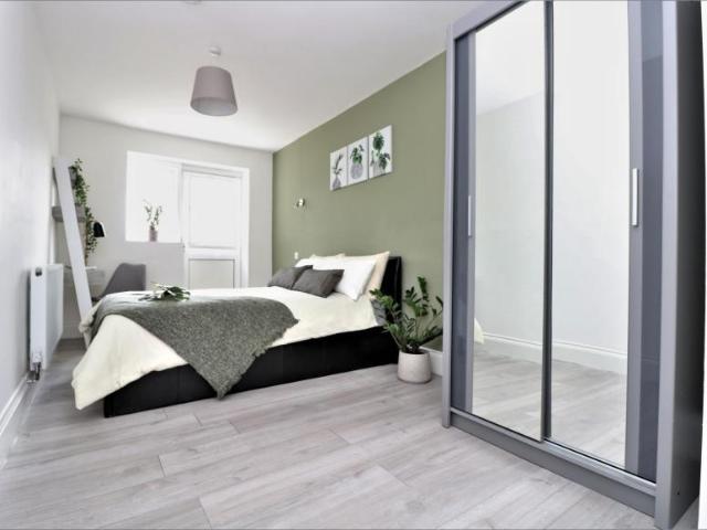 For Rent 6 Bedroom Shared Living/roommate London London DS90562522