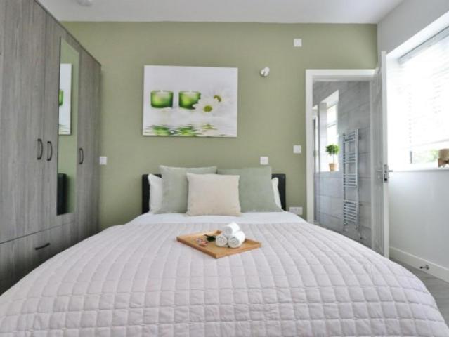For Rent 6 Bedroom Shared Living/roommate London London DS90562655