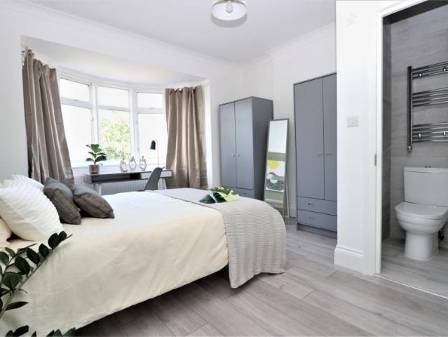 For Rent 6 Bedroom Shared Living/roommate London London DS90563352