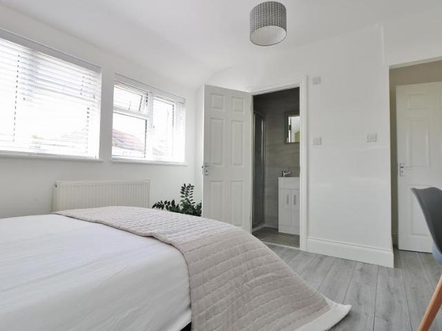 For Rent 6 Bedroom Shared Living/roommate London London DS90563496