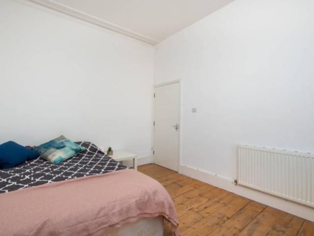 For Rent 6 Bedroom Shared Living/roommate London London DS95119960