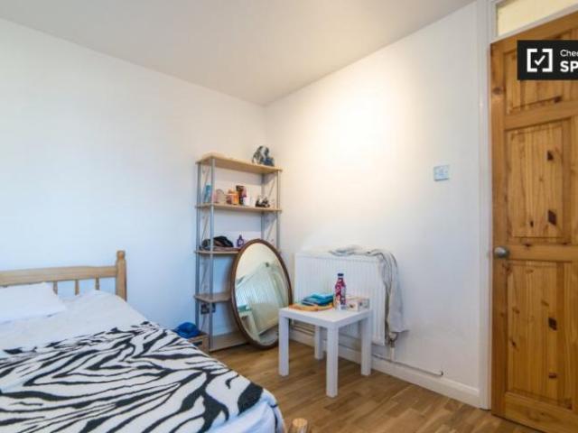 For Rent 6 Bedroom Shared Living/roommate London London DS99724925